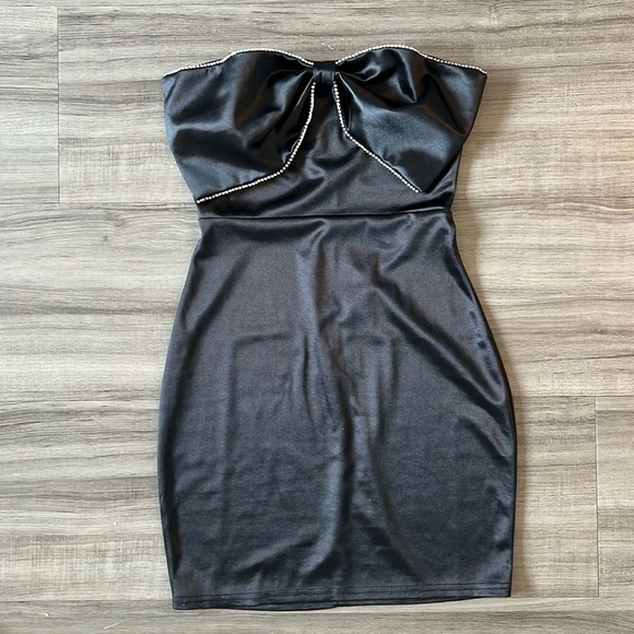 Windsor | Dresses | Windsor Black Satin Bow Dress | Poshmark